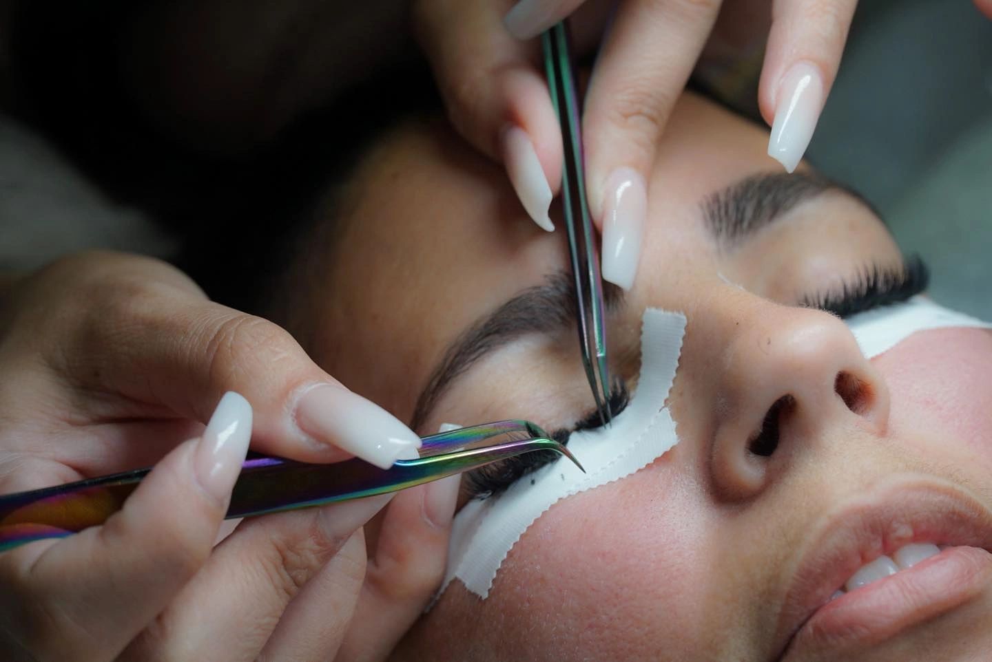 How to Apply Eyelash Extensions How to Apply Eyelash Extensions